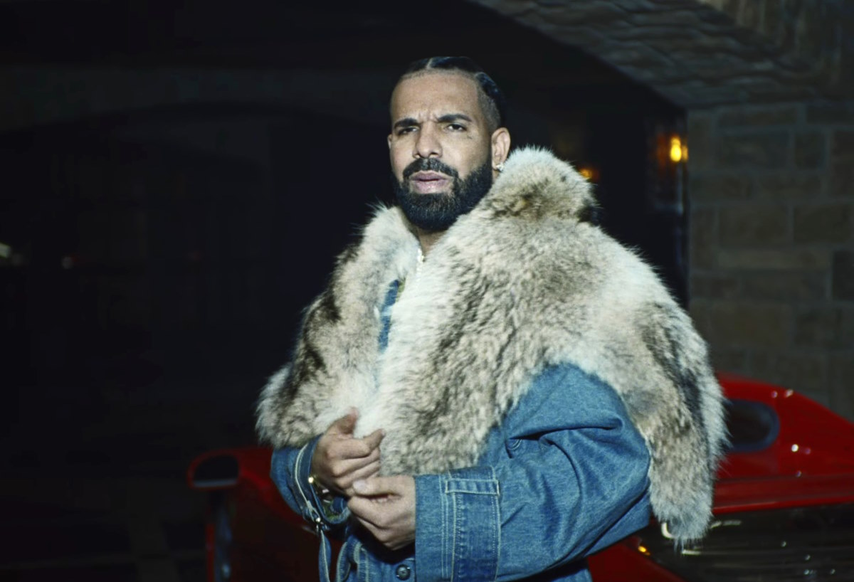 Drake surpreende fãs e lança três álbuns inéditos de uma só vez